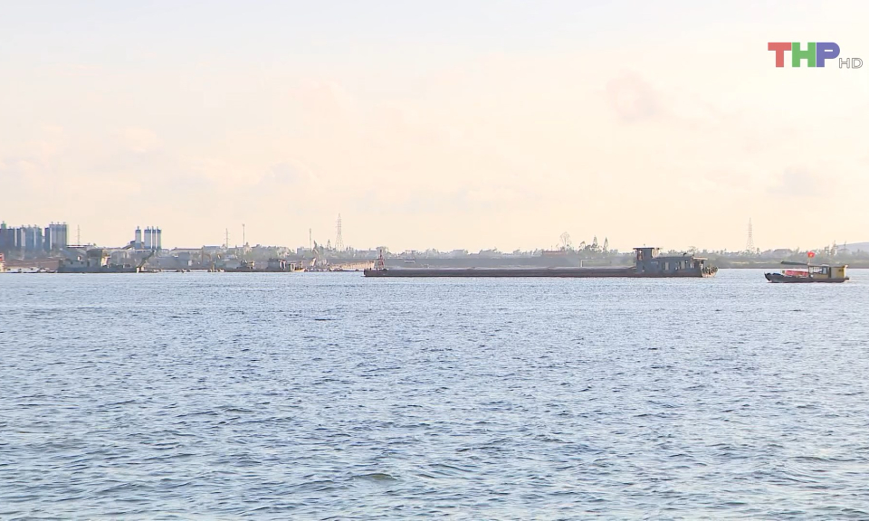 Tạo thuận lợi khi lưu thông trên luồng hàng hải - Báo và Phát thanh ...